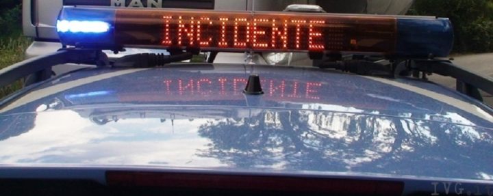 Incidente stradale allo svincolo di Canne tra Caulonia e Roccella, un ... Incidente stradale allo svincolo di Canne tra Caulonia e Roccella, un ...