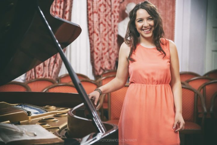 Intervista alla giovane e promettente cantante cauloniese Ilenia Mazzà ...