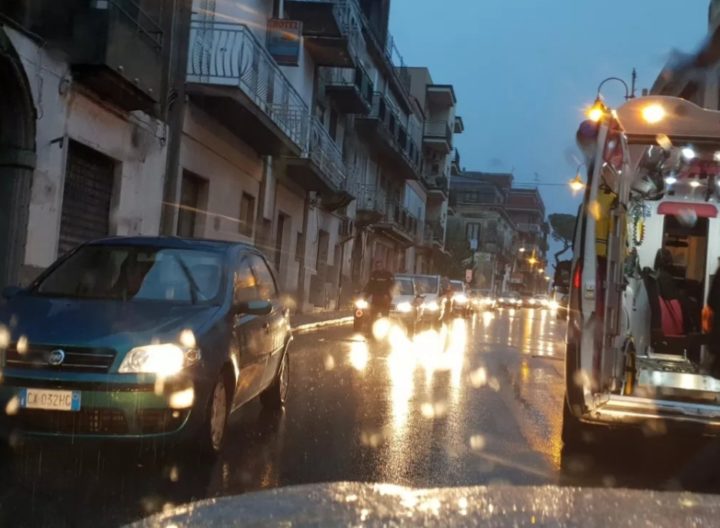 Roccella Ionica, incidente stradale in pieno centro - Ciavula Roccella Ionica, incidente stradale in pieno centro - Ciavula