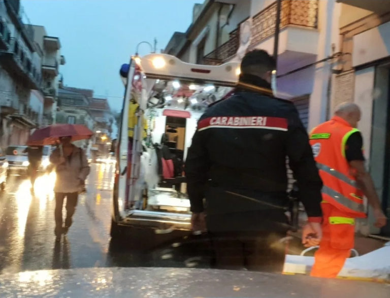 Roccella Ionica, incidente stradale in pieno centro - Ciavula Roccella Ionica, incidente stradale in pieno centro - Ciavula