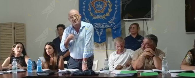 Il vicesindaco di Caulonia, Andrea Lancia, polemizza duramente coi ... Il vicesindaco di Caulonia, Andrea Lancia, polemizza duramente coi ...